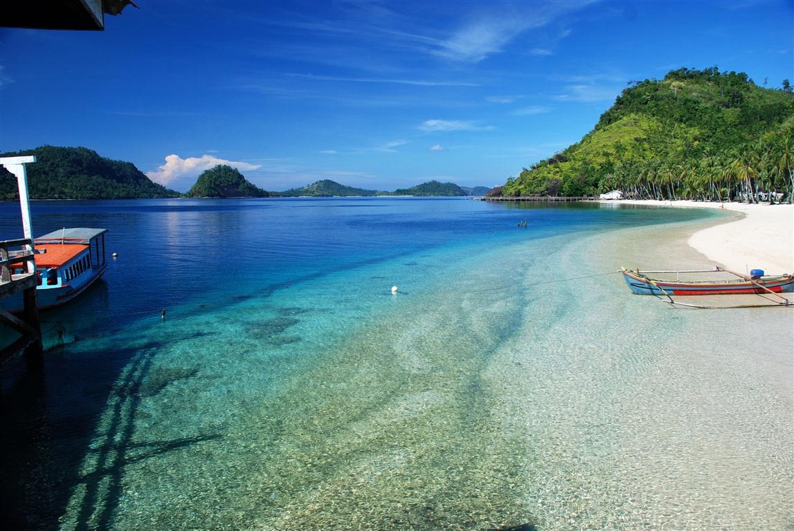 Kiluan Bay, a Tourist Paradise in Lampung - Amalia Hotel Lampung